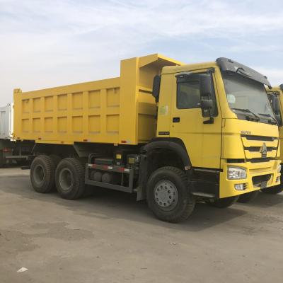 Cina Cisterna di carburante da 300L Sinotruk 6X4 371HP Cisterna di scarico di seconda mano per ≤5 posti in vendita