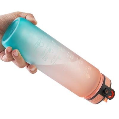 China Botellas de agua plásticas Straw Water Bottle de motivación de los deportes del marcador del tiempo en venta