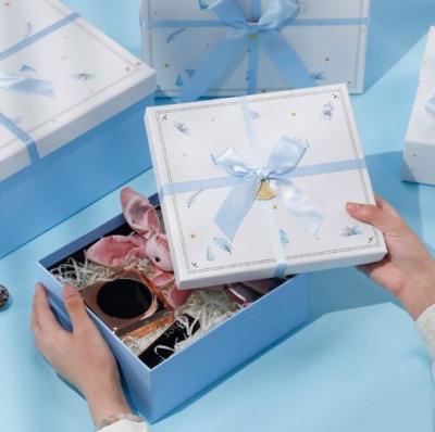 Cina Vibrazione d'imballaggio della finestra aperta di metà di forma di rettangolo dei contenitori di Stablized di regalo UV del cartone in vendita