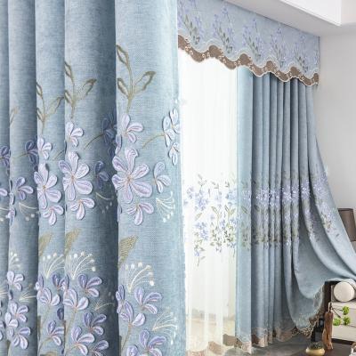 Cina Luxury Embroidery American Flower Embroidery Curtain Fabric Blackout Curtain in vendita