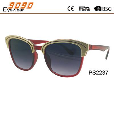 China Las gafas de sol de moda plásticas de los más nuevos hombres del estilo 2018, lente ULTRAVIOLETA de 400 protecciones en venta
