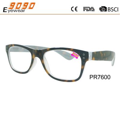 China Los vidrios de lectura de moda del unisxe con la primavera se articulan, hecho del plástico, remache en el marco en venta