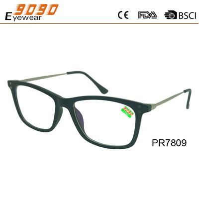 China Nuevos vidrios de lectura plásticos del precio competitivo de la moda del estilo, templo del metal en venta