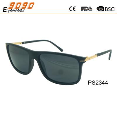 China El más nuevo estilo 2019 y gafas de sol de moda plásticas clásicas, lente ULTRAVIOLETA de 400 protecciones en venta