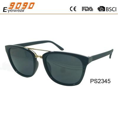 China Nueva llegada y venta caliente de gafas de sol plásticas especiales, convenientes para las mujeres y los hombres en venta