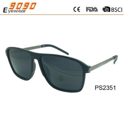 China La obra clásica que selecciona las gafas de sol, hechas de bastidor plástico, metal los templos, lente ULTRAVIOLETA de 400 protecciones en venta