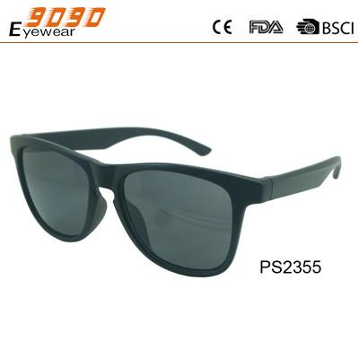 China Obra clásica que selecciona las gafas de sol, hechas de bastidor plástico, lente ULTRAVIOLETA de 400 protecciones en venta