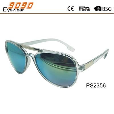 China Gafas de sol de moda plásticas del estilo los 2019 más nuevos, lente ULTRAVIOLETA de 400 protecciones en venta