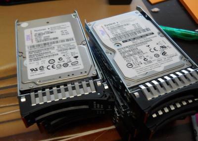 Cina Drive del hard disk 42D0639 42D0637 5599 300GB 10K SRS 2,5 del server di IBM in vendita