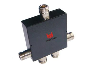 Cina Tri ripetitore WCDMA del DCS di GSM del cellulare del ripetitore della banda con un separatore di 4 modi in vendita
