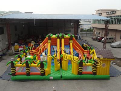 China cidade inflável do divertimento do partido durável vermelho da árvore para arrendamentos do divertimento das crianças à venda