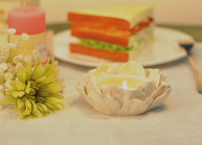 中国 大きい陶磁器の蝋燭ホールダーの家/陶磁器の花の蝋燭ホールダー 販売のため