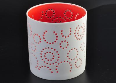 中国 家の奉納のために吹きかかる装飾的で赤い陶磁器の蝋燭ホールダー 販売のため