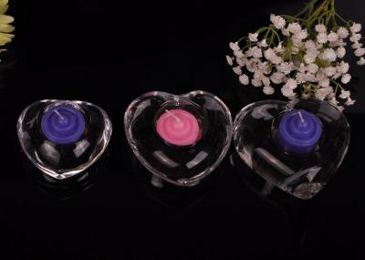 Cina Alti supporti di candela di vetro trasparenti bianchi del tealight per i centri di nozze, forma del cuore in vendita