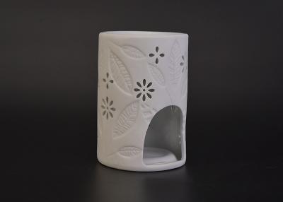 China Van de Kaarsamaro van sneeuwvlokhellow de uit Ceramische Bladeren van de Branders Witte Debossed Te koop