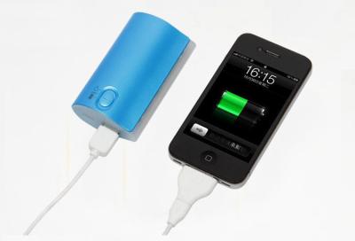 中国 LED は力銀行外的な電池 5600mAh、移動式力銀行 OEM をつけます 販売のため