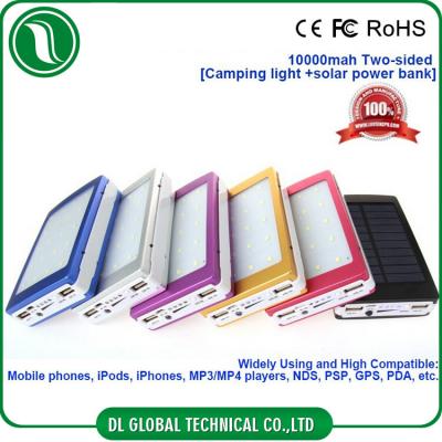 Cina La Banca mobile portatile 8000mAh 10000mAh di potere del caricatore solare con luce principale in vendita