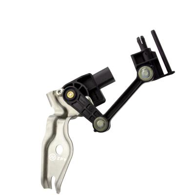 Cina Sensore di auto-nivelazione del faro anteriore sinistro per AUDI Q7 2007-2015 per VW TOUAREG per sedile 7L6616213 in vendita