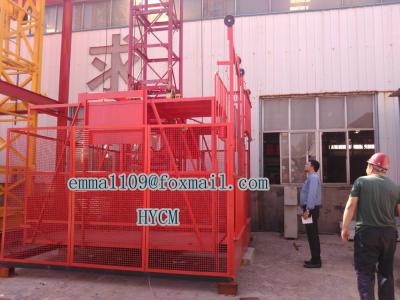 China 2 toneladas Elevador de material de construção 24 m Altura de trabalho 380 V/50 Hz ou outros Potência à venda