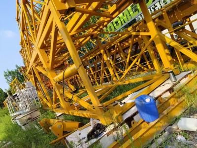 China QTZ200 7015 Elevador de torre usado 10 toneladas Carga máxima 65m Jib y mástil L68 en venta