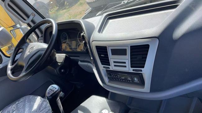 Beiben NG80B cab interior