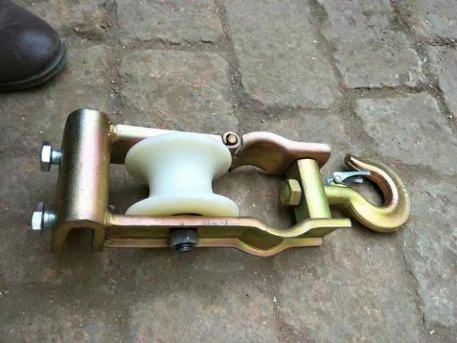 SHC Model 1T Universal Hook Style Stringing Pulley Block For Aerial Cable 1