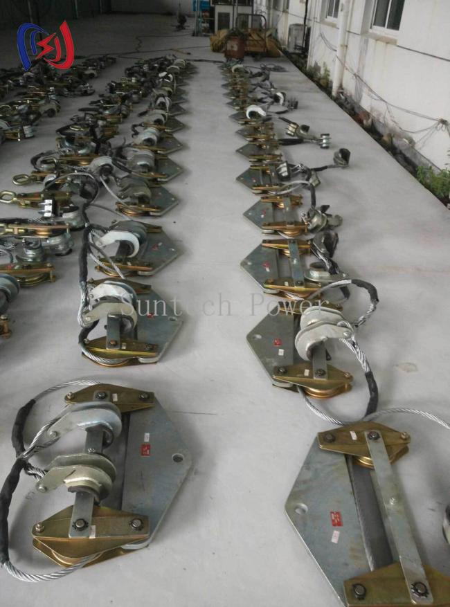 Heavy Duty Multiple Fission Conductor Lifter in operation