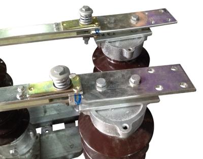 China Porcelana de 36KV 1250A que gira el aislador de centro con la estructura de montaje en venta