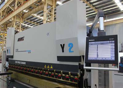 Cina freno della stampa di Accurpress di altezza della Tabella di 880mm 175 tonnellate, macchina piegatubi del piatto idraulico in vendita
