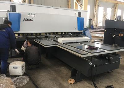 Cina macchina di taglio 8mm della ghigliottina idraulica di 3200mm con il contatore di riserva 3 anni di garanzia in vendita