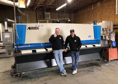 Cina Macchina di taglio della ghigliottina ad alta velocità di CNC con potere della tenda 15KW della luce di sicurezza in vendita