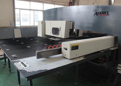 China De hoge Nauwkeurigheids Handcnc Machine van de Stempelpers met Servo de Aandrijvingssysteem van Siemens Te koop