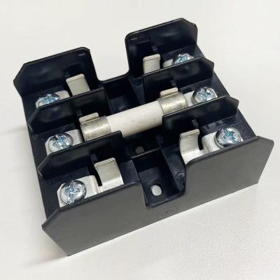 Chine 10x38mm 600V 700V 32A Blocs de fusibles nains Porteur de fusible pour fusible CC de classe à vendre