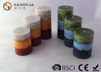Cina Le candele reali messe di 3, colonna della cera esamina in controluce gli strati di colori di bianco tre in vendita
