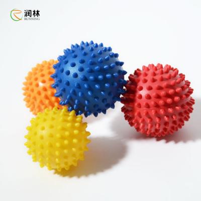 Cina Palla materiale di massaggio di yoga del PVC di Runlin, palla appuntita di yoga di 9cm in vendita
