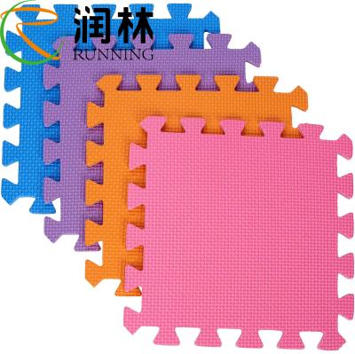 Cina Modello di collegamento Eva Mat 60x60 di Tatami della schiuma della piastrella per pavimento 20mm di forma fisica di puzzle S in vendita