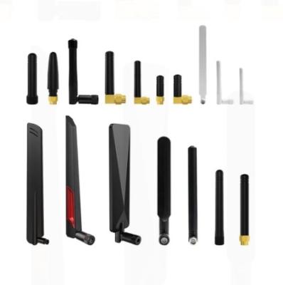 Cina Polarizzazione verticale 2dBi 3dBi 5dBi 700-2700Mhz Antenna 4G LTE per comunicazione wireless in vendita