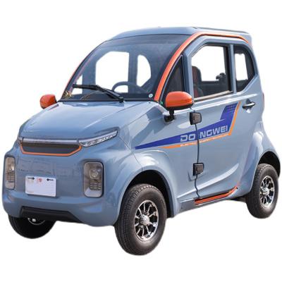 중국 4000W 모터로 전기 도시 자동차를 운전하는 폐쇄 100km 판매용