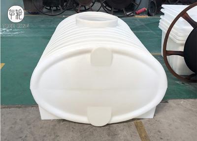 Κίνα 500 γαλόνια Custom Roto Mold δεξαμενές οριζόντια πολυ πλαστική αποθήκευση νερού Τάκκος ποδιών προς πώληση