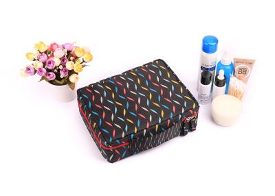 China Bolso portátil cosmético del maquillaje del viaje del poliéster, caso que lleva de las mujeres lindas del equipo del artículo de tocador de la bolsa del cepillo en venta