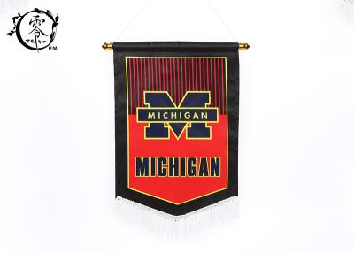 Cina Bandiera multiculturale del Pentagono della squadra di football americano delle insegne della bandiera del Michigan Wolverines con le nappe 9 x 15