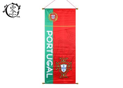Cina Squadra di calcio del Portogallo che appende il poliestere resistente di Portual della bandiera delle insegne di dissolvenza UV viva multiculturale di colore in vendita
