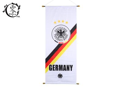 Cina Il calcio d'attaccatura della gioventù di calcio della Germania inbandiera il poliestere resistente di dissolvenza UV su ordinazione di colore con il gancio in vendita