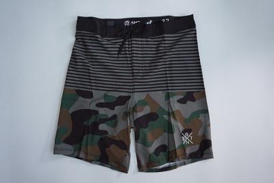 中国 Cool Stretch Camo Design Mens Swim Trunks With 4 Way Stretch Fabric 販売のため