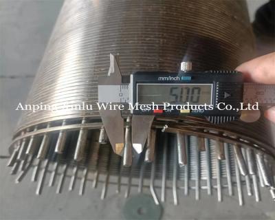 Κίνα Galvanized 2.5x4mm Welded Profile Vee Wire Screen Tube for Water Treatment and Industrial  Filtering Applications προς πώληση