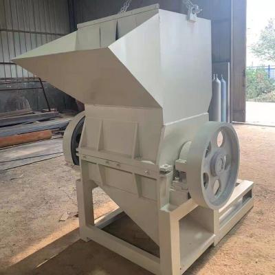 Chine Crush Film plastique avec structure d'alimentation tangentielle Déchets de recyclage déchiqueteur à vendre