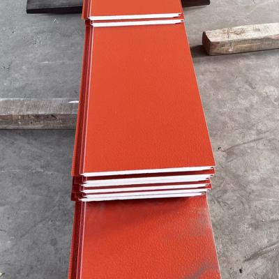 Cina Tavola in metallo scolpita rettangolare con finitura impeccabilmente lucidata e ignifugabile in vendita