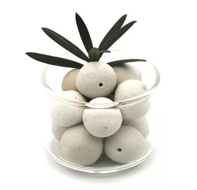 Cina White Porous Alumina Ceramic Ball Suport Media For Active Catalyst in Natural Gas Industry in vendita