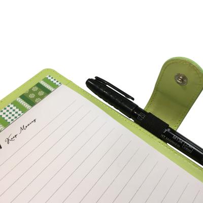Chine L'organisateur vert Buckle Closure Business de livre à couverture dure garnissent en cuir les carnets personnalisés d'affaires à vendre