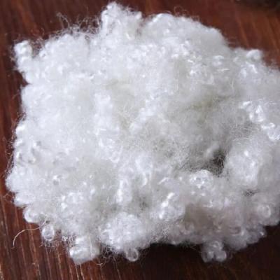 China Bereitete aufgerollte Spulen-Höhle konjugierte Polyester-Spinnfaser 51mm auf zu verkaufen